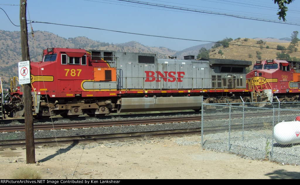 BNSF 787